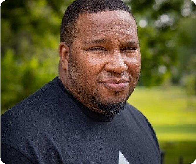 Meet Our Expert Faculty & Staff